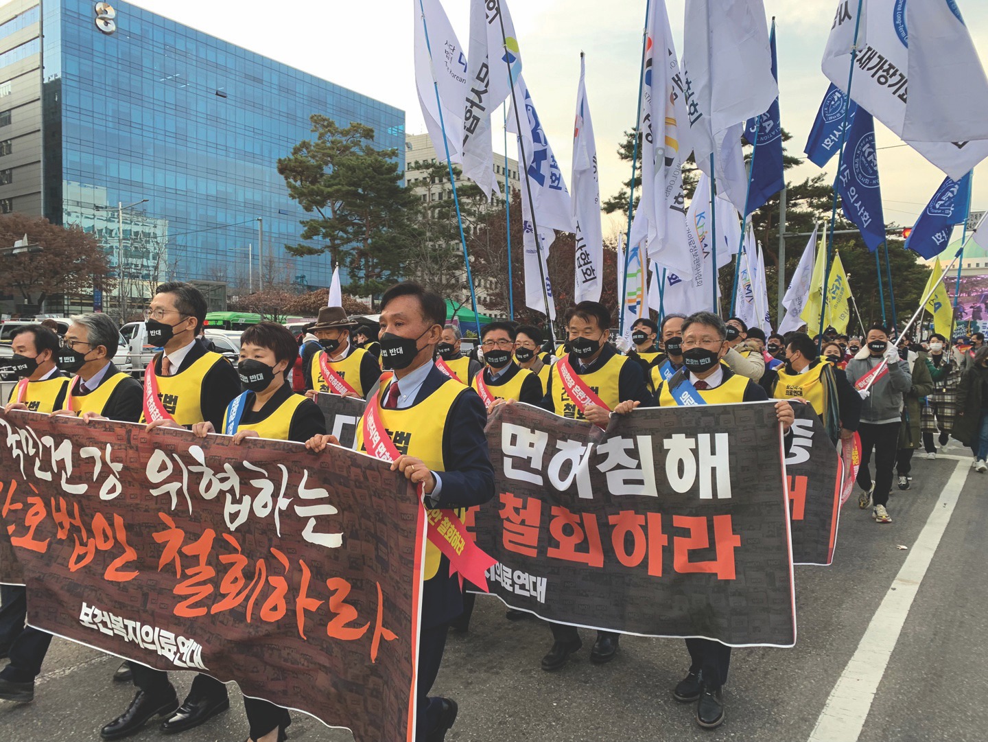 대한방사선사협회 등 13개 보건복지의료연대, ‘간호법 제정 반대’총궐기대회 - WITH KRTA